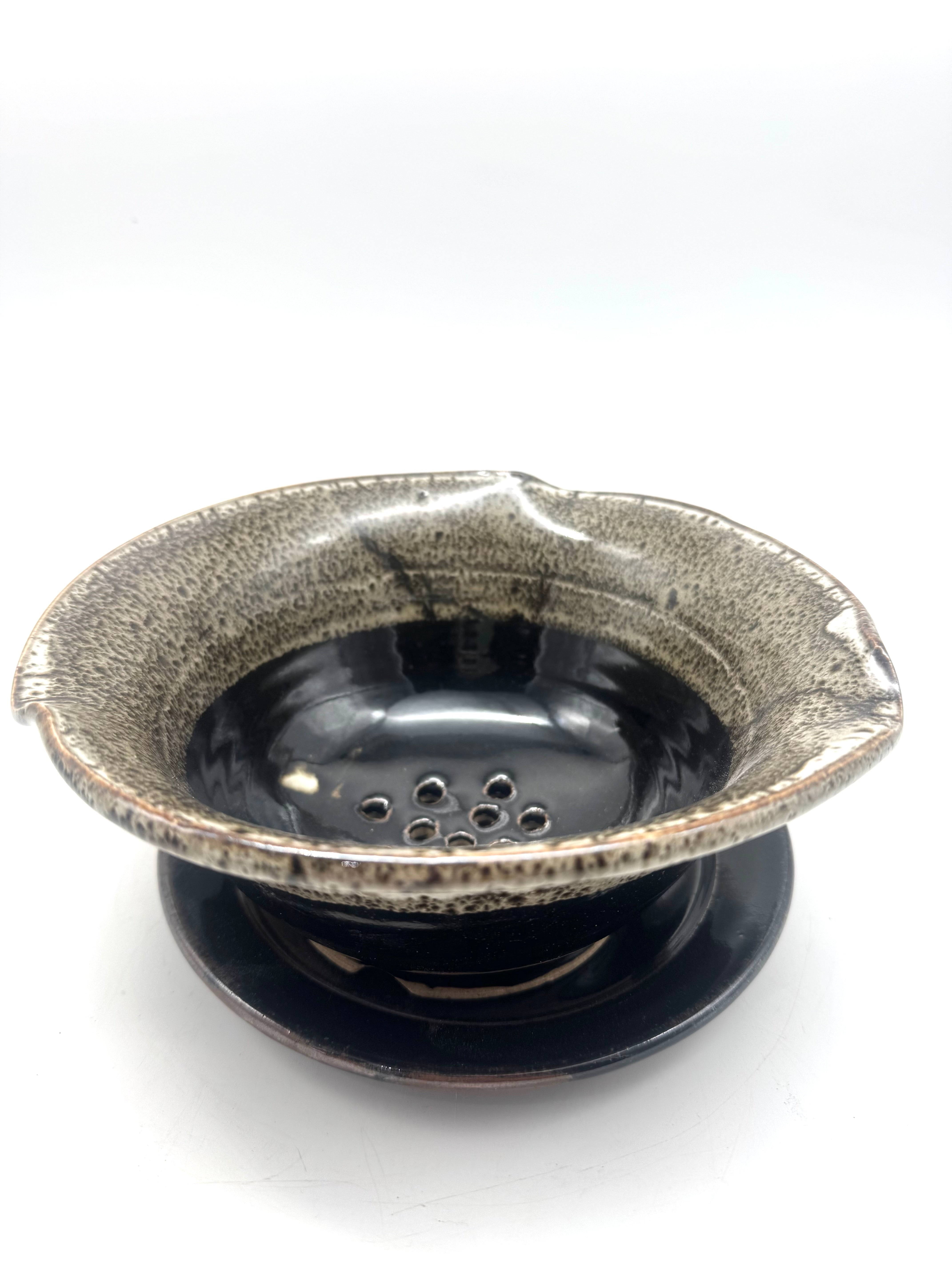 Berry Bowl – Donn Zver Pottery